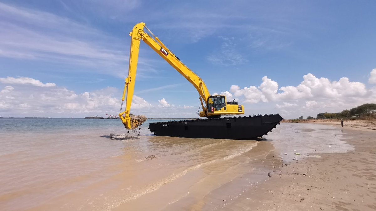 How To Choose The Right Amphibious Excavator For Your Project? 10 ...